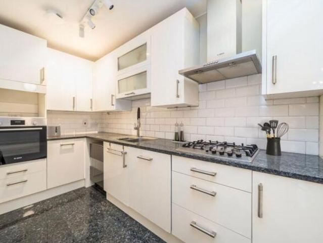 3 bedroom flat for rent in West Park Road, Southall, UB2