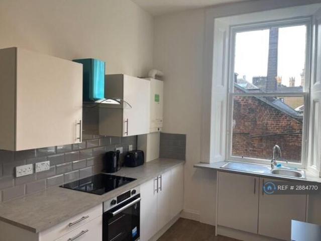 3 bedroom flat for rent in West Princes Street, Glasgow, G4