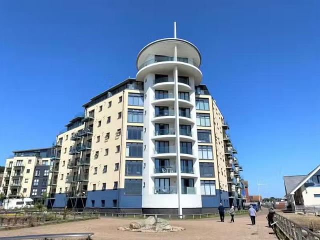 3 bedroom flat for rent in West Quay, Newhaven, BN9
