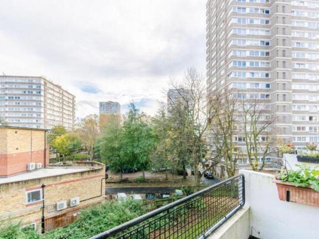 3 bedroom flat for rent in Westbridge Road, Belsize Park, London, SW11