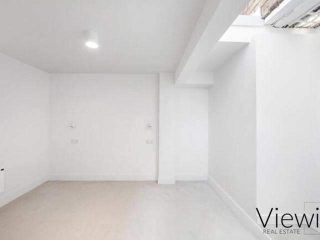3 bedroom flat for rent in Westgate Street, London, E8