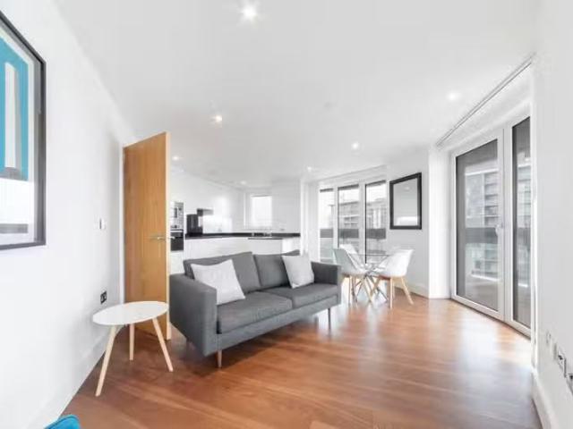 3 bedroom flat for rent in Western Gateway, Royal Victoria, E16