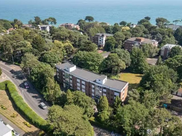 3 bedroom flat for rent in Western Road, Canford Cliffs,, BH13