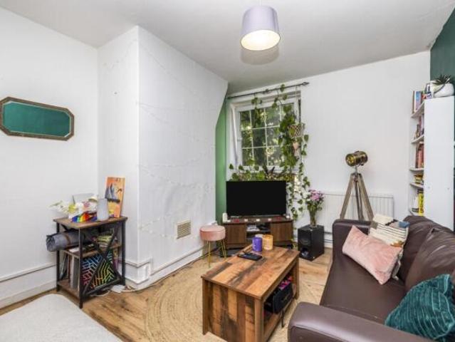 3 bedroom flat for rent in Weston Street Southwark SE1