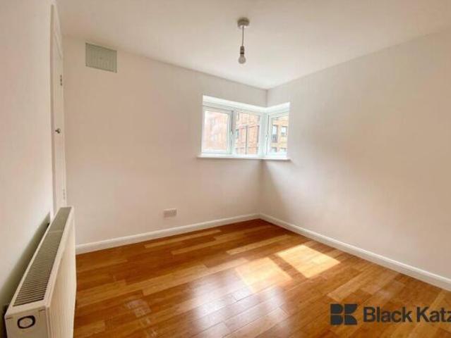3 bedroom flat for rent in Westmoreland Road, Walworth / Burgess Park SE17