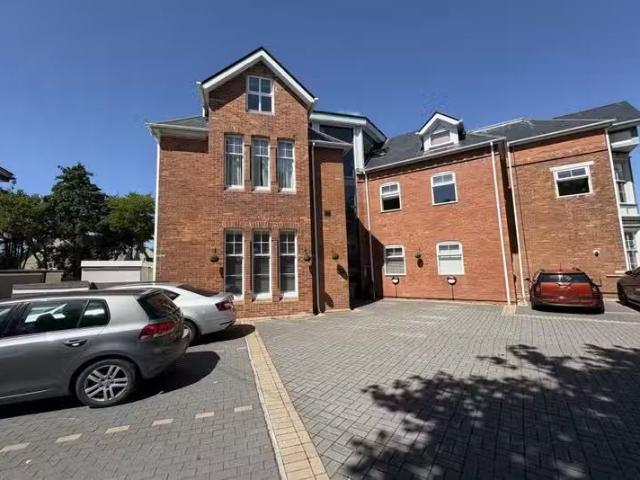 3 bedroom flat for rent in Weymouth, DT4