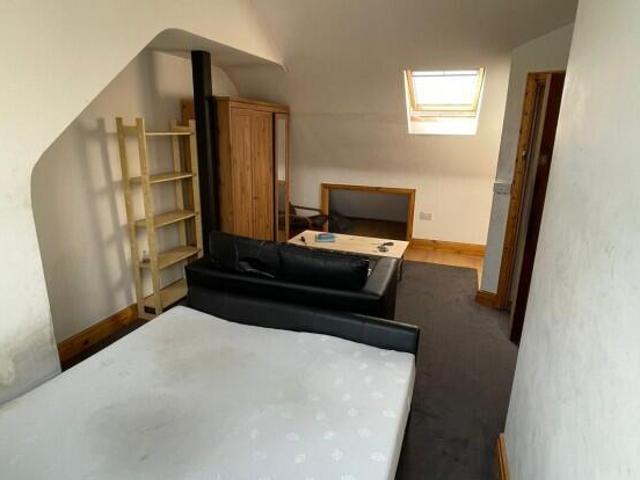 3 bedroom flat for rent in Whitchurch road Cardiff, CF14