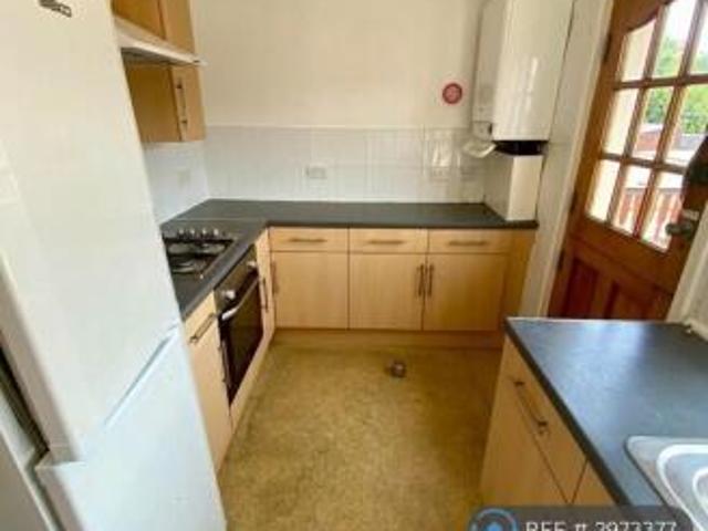 3 bedroom flat for rent in Whitchurch Road, Cardiff, CF14