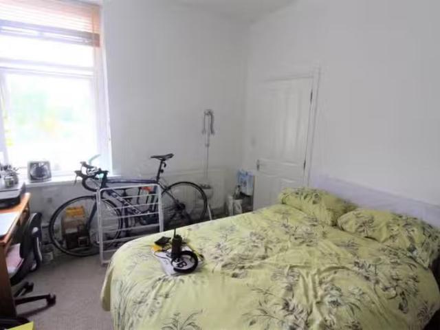 3 bedroom flat for rent in Whitchurch Road, Heath, Cardiff, CF.