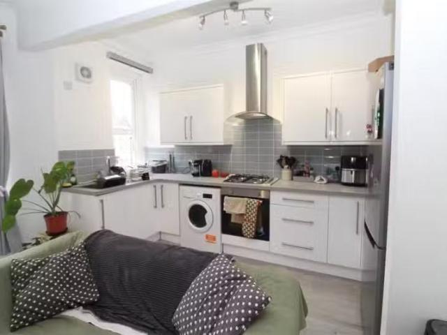 3 bedroom flat for rent in Whitchurch Road, Heath, Cardiff, CF.