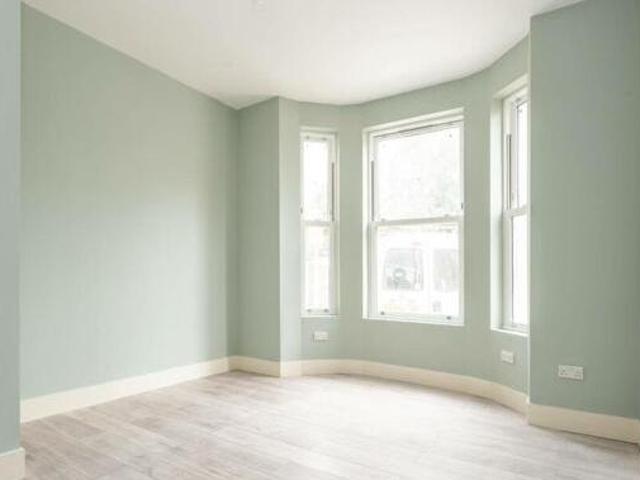3 Bedroom Flat For Rent In Wimbledon, London