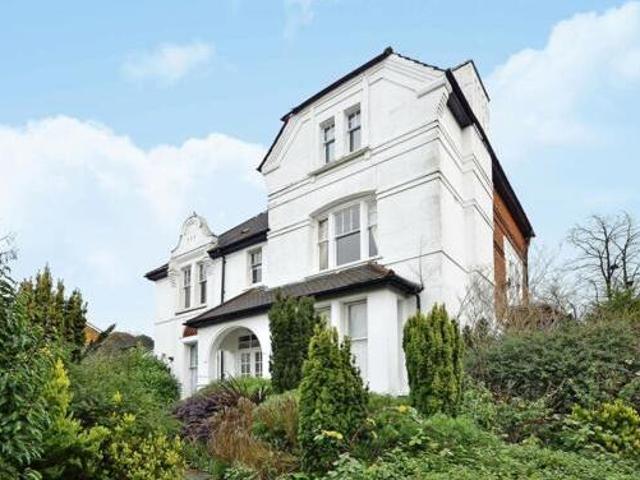 3 Bedroom Flat For Rent In Wimbledon, London