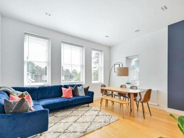 3 Bedroom Flat For Rent In Wimbledon, London