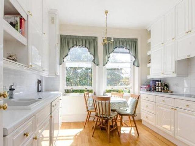 3 Bedroom Flat For Rent In Wimbledon, London