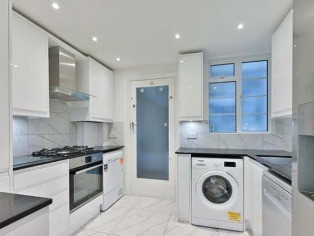 3 Bedroom Flat For Rent In Wimbledon, London