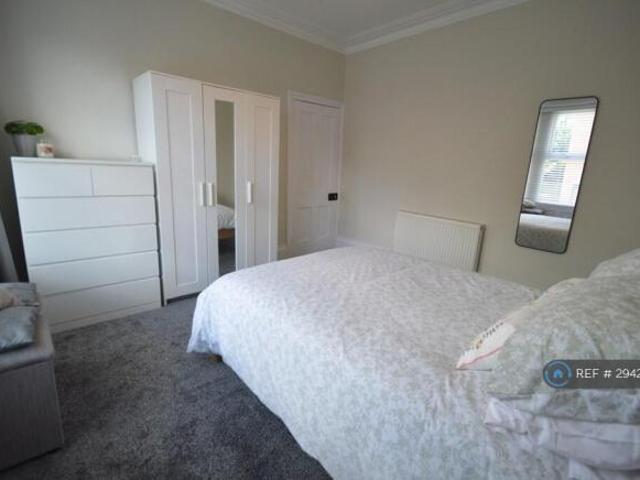 3 bedroom flat for rent in Wingrove Gardens, Newcastle Upon Tyne, NE4
