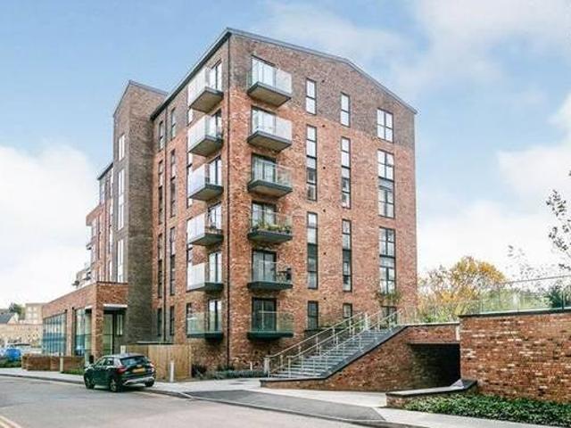 3 bedroom flat for rent in William Mundy Way Dartford DA1