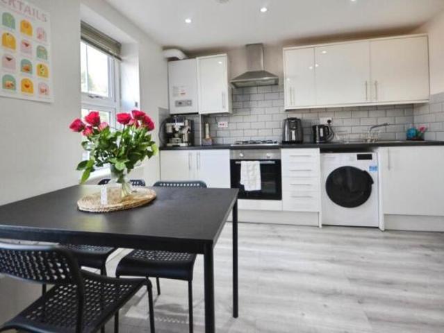 3 bedroom flat for rent in William Street, Reading, RG1