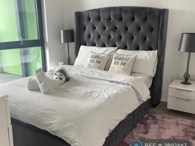 3 bedroom flat for rent in Williamsburg Plaza, London, E14