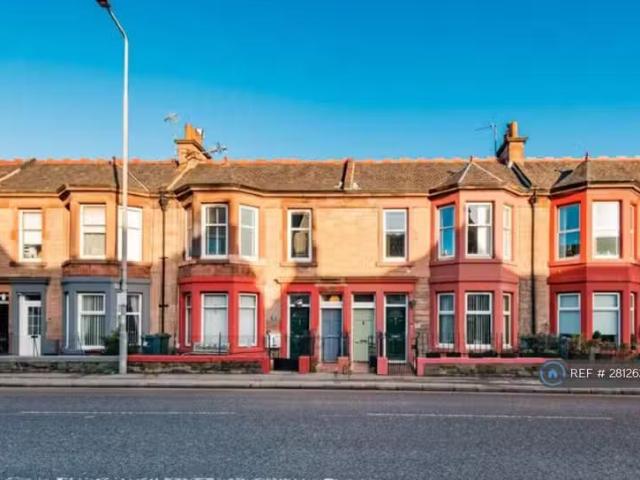 3 bedroom flat for rent in Willowbrae Road, Edinburgh, EH8