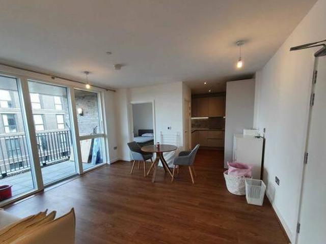 3 bedroom flat for rent in Wonderful 3 Bed Flat in E20