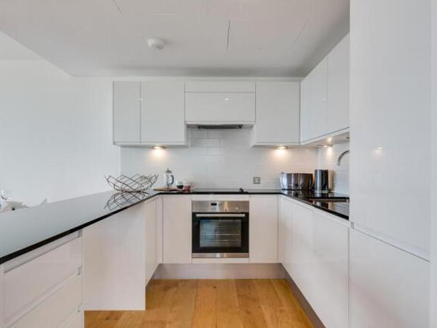 3 bedroom flat for rent in Wood Lane, White City, London, W12