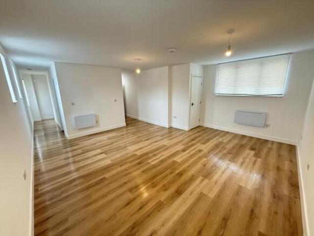 3 bedroom flat for rent in Woodborough Road, Mapperley, NG3 5FS, NG3