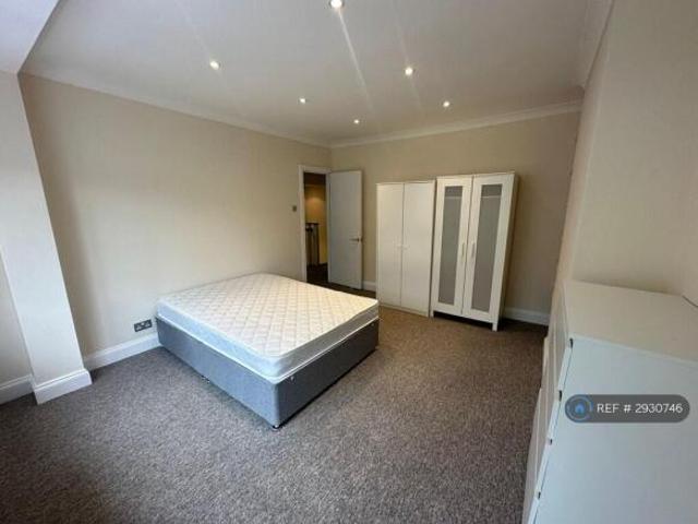 3 bedroom flat for rent in Woodland Way, Mill Hill, London, NW7