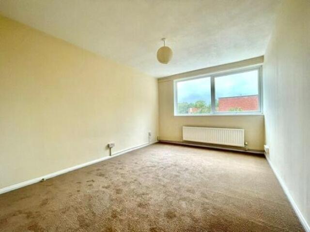3 bedroom flat for rent in Woodleigh, Churchfields, South Woodford, E18