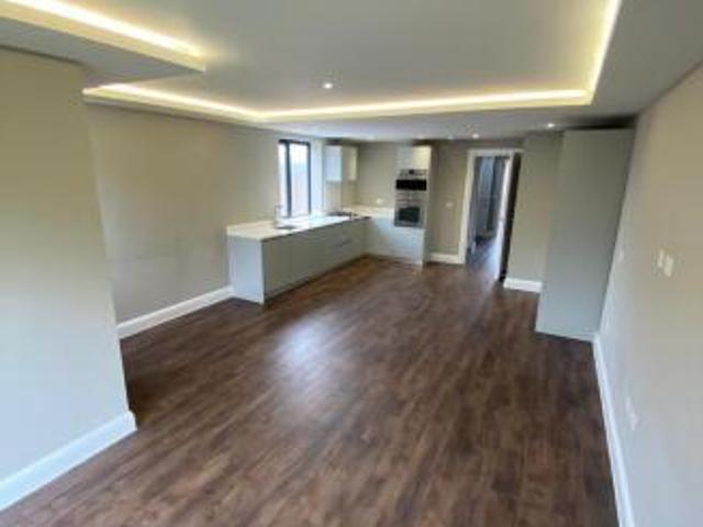 3 bedroom flat for rent in Woodside Grange Road, Woodside Park, London, N12