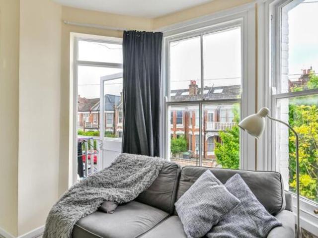 3 bedroom flat for rent in Woodside Road, N22, Wood Green, London, N22