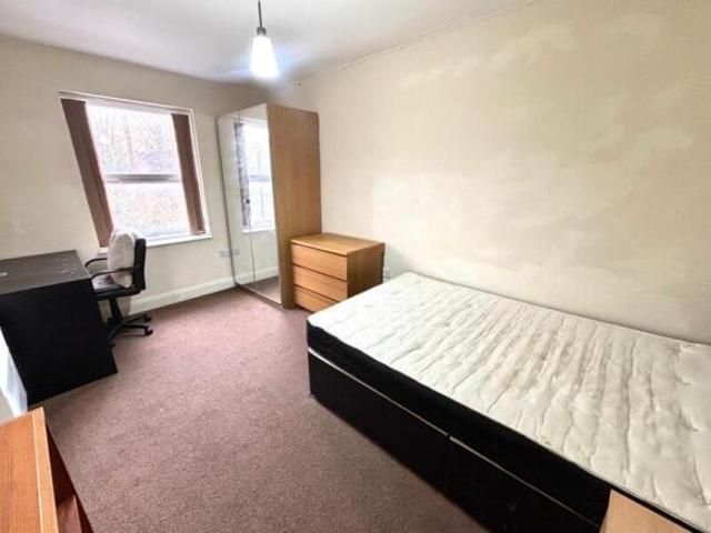 3 bedroom flat for rent in Woodsley Road, Hyde Park, Leeds, LS2