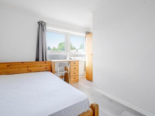 3 bedroom flat for rent in Woolford Close 3 Bed, Winchester, SO22