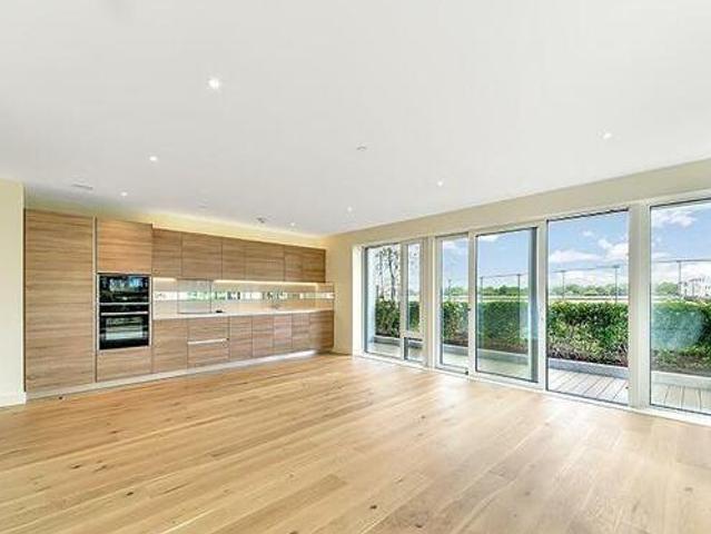 3 Bedroom Flat For Rent In Woolwich, London