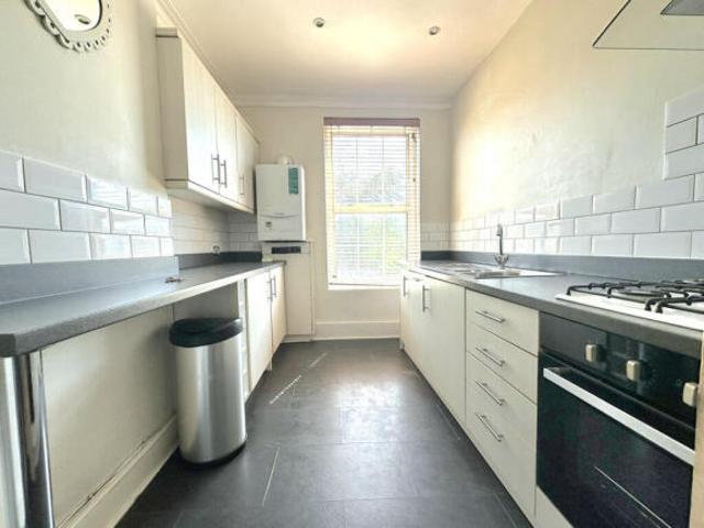 3 bedroom flat for rent in Worple Road, London, SW14 8, SW14