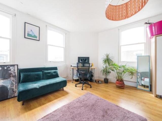 3 bedroom flat for rent in Acre Lane Brixton SW2