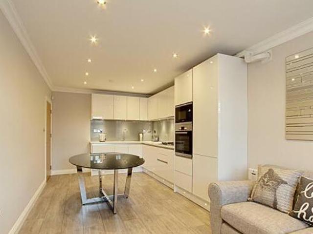 3 Bedroom Flat For Rent In Acton