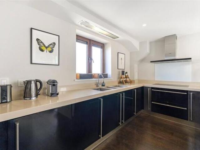 3 bedroom flat for rent in Acton Lane, London, W4