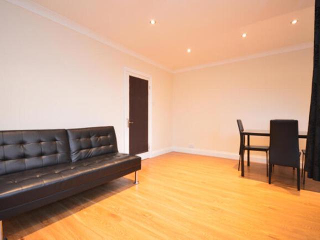 3 bedroom flat for rent in Abbot House, Poplar, E14 0HD, E14