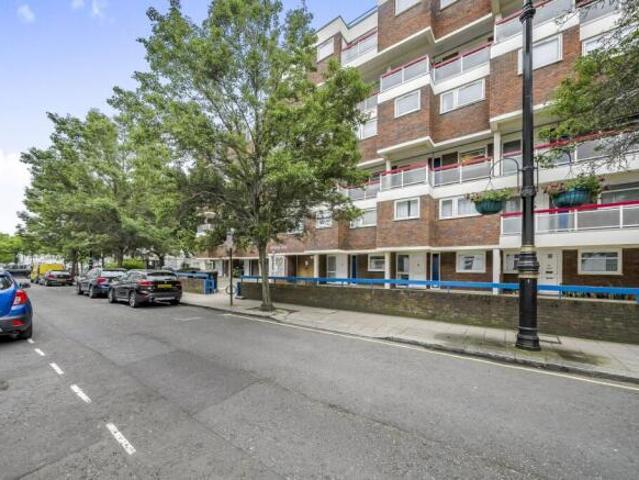 3 bedroom flat for rent in Abbots Manor, Pimlico, London, SW1V