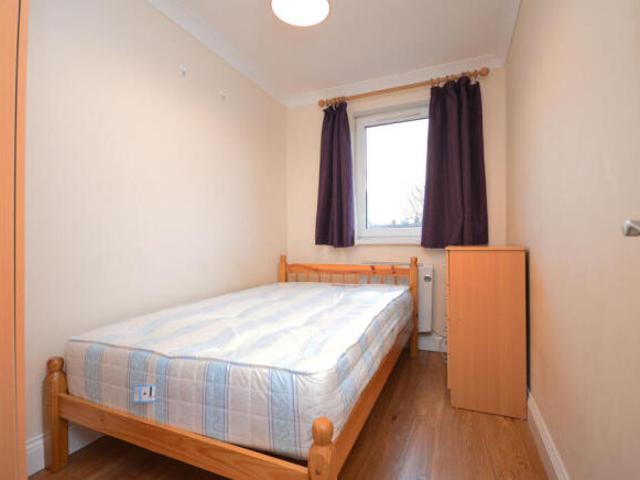 3 bedroom flat for rent in Abbott House, Poplar, E14 0HD, E14