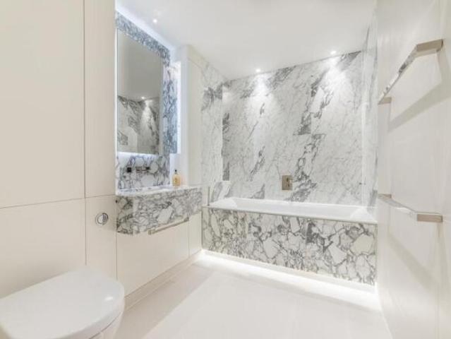 3 bedroom flat for rent in Admiralty House, London Dock, Vaughan Way, Wapping, London, E1W