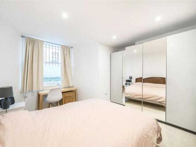 3 bedroom flat for rent in Addison Road, Holland Park, W14