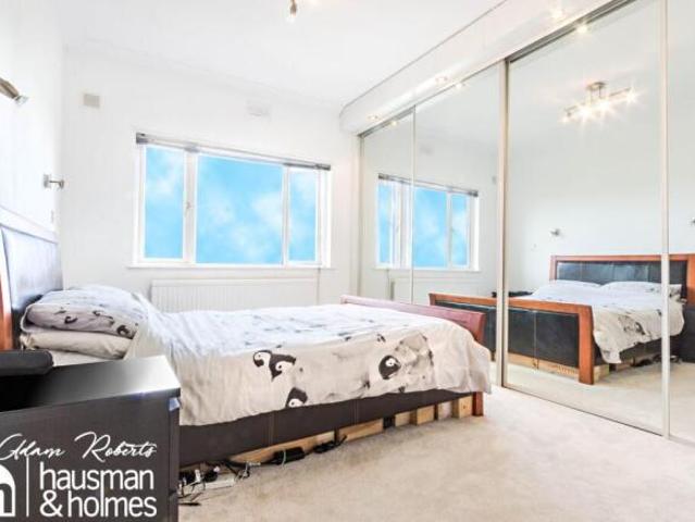 3 bedroom flat for rent in Alba Court, Golders Green, NW11