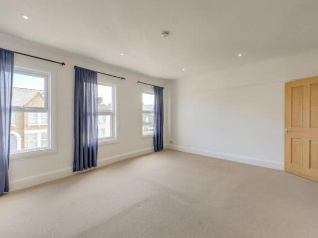 3 bedroom flat for rent in Albacore Crescent, Hither Green, SE13