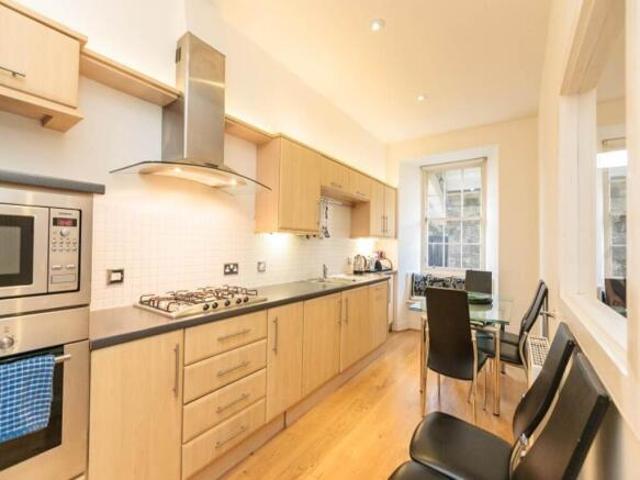 3 bedroom flat for rent in Albany Street, New Town, Edinburgh, EH1