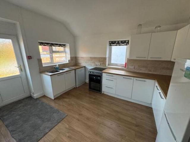 3 bedroom flat for rent in Albany Road, Cardiff, CF24