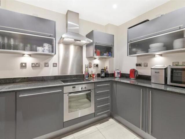 3 bedroom flat for rent in, Albert Embankment, SE1