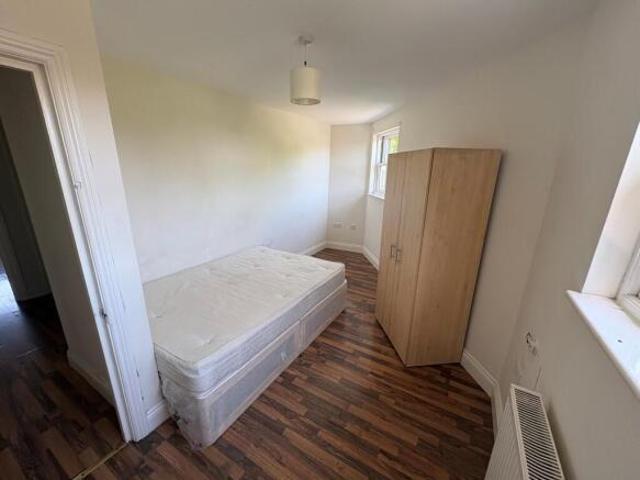 3 bedroom flat for rent in Albert Road, North Woolwich, E16