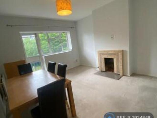 3 bedroom flat for rent in Alexander Court, London, SW18